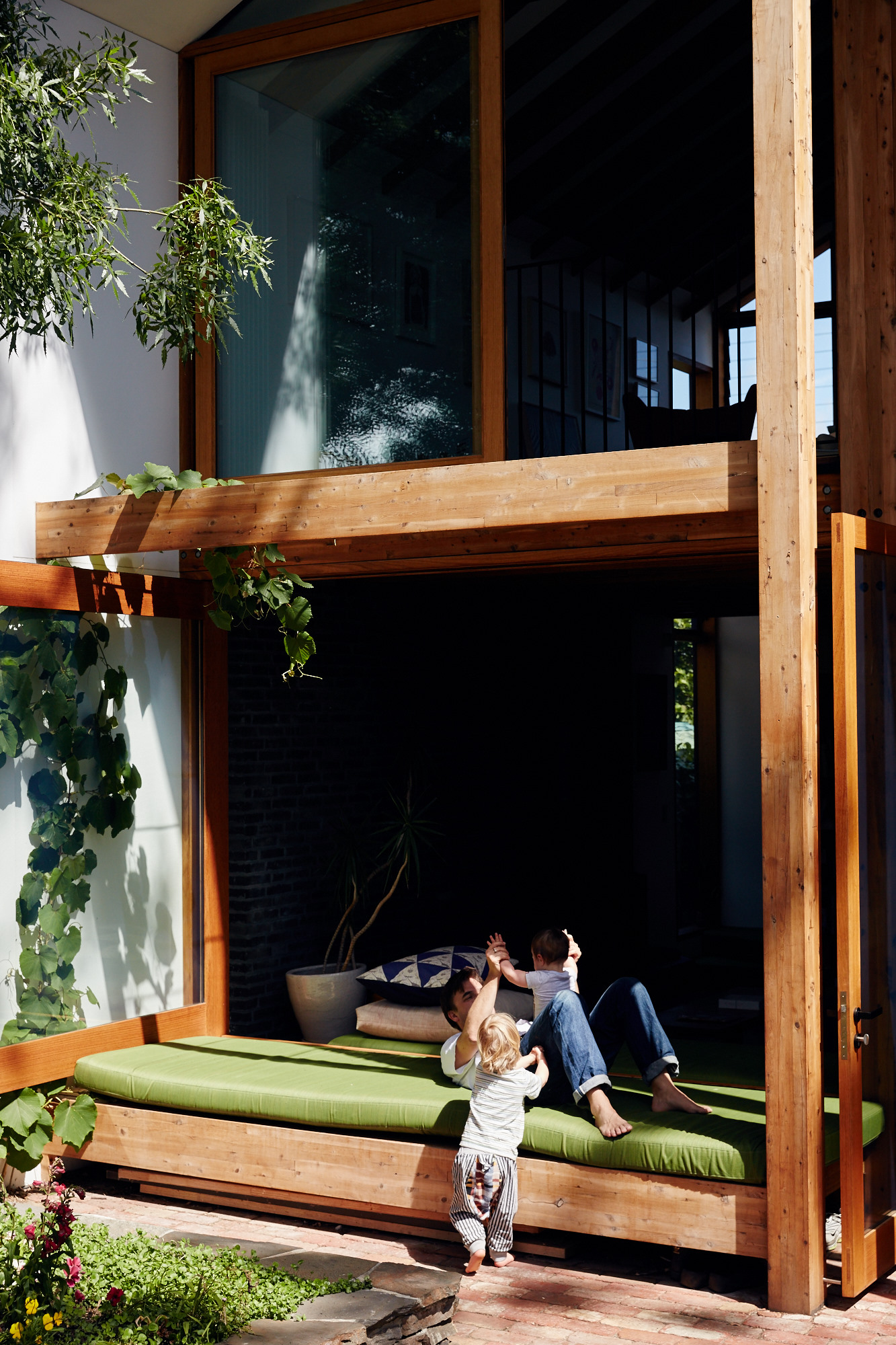 Tai Snaith and Simon Knott create a social, sustainable home in ...
