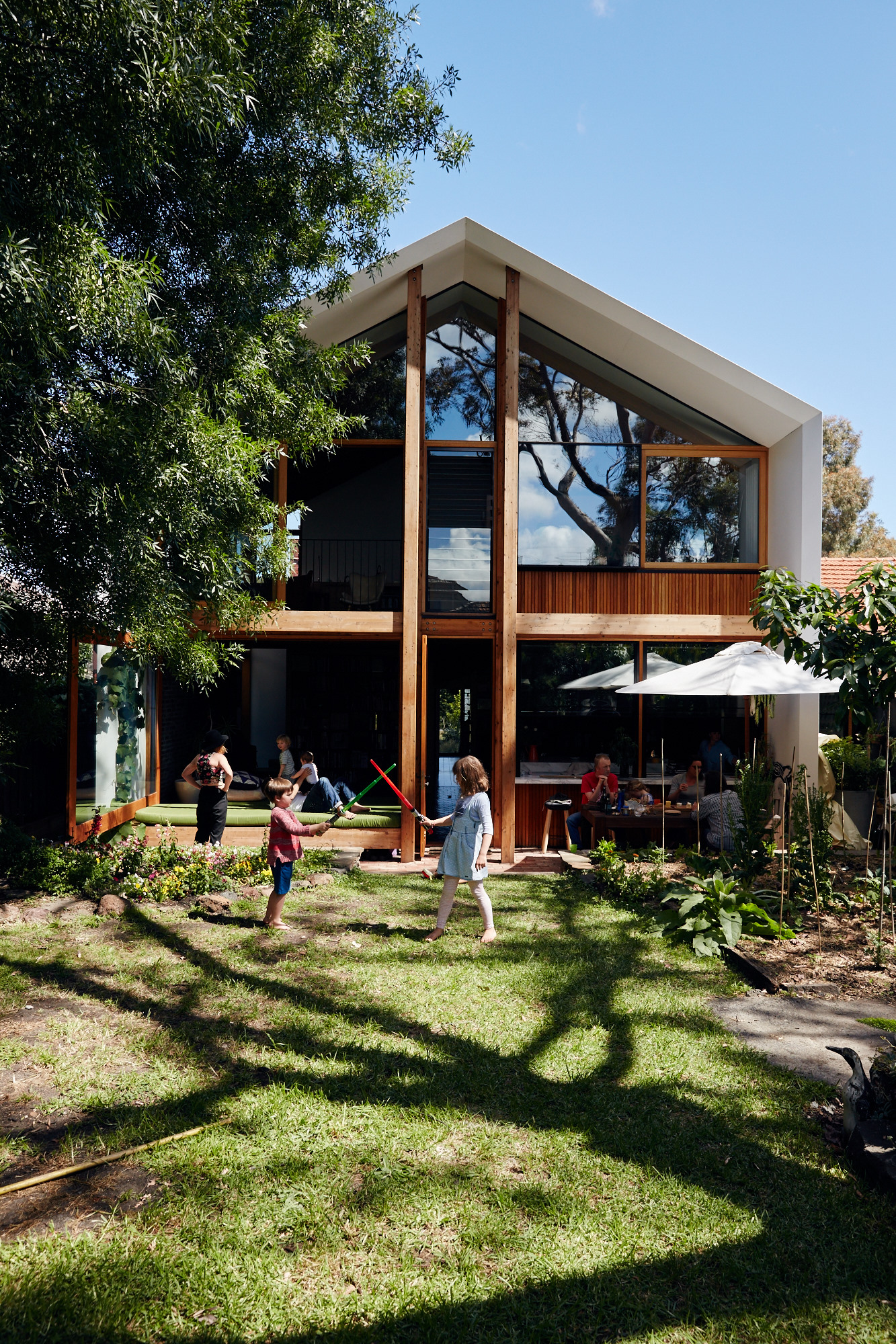 Tai Snaith and Simon Knott create a social, sustainable home in ...