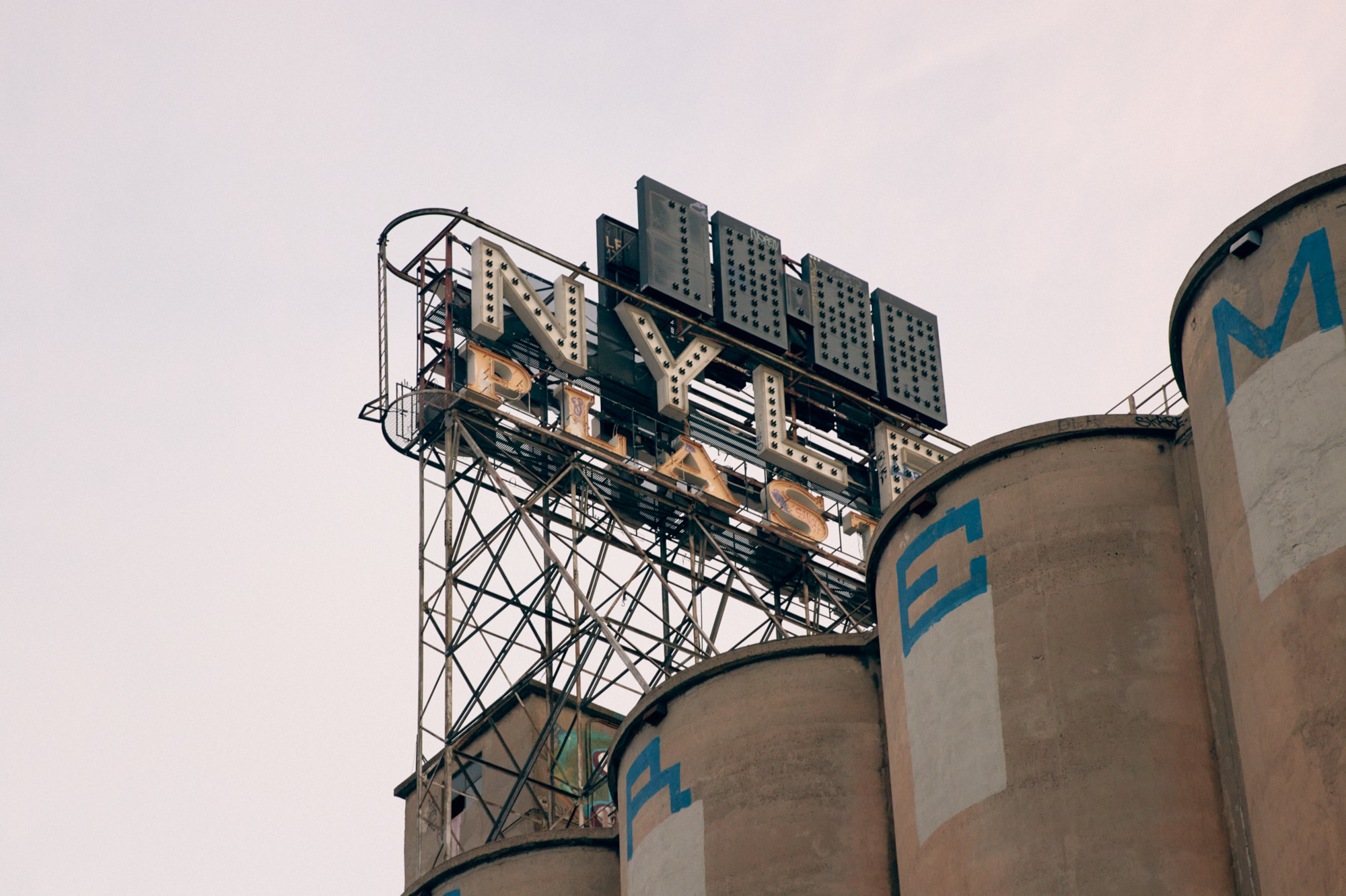 The changing signs of Melbourne’s industrial skyline | Assemble Papers